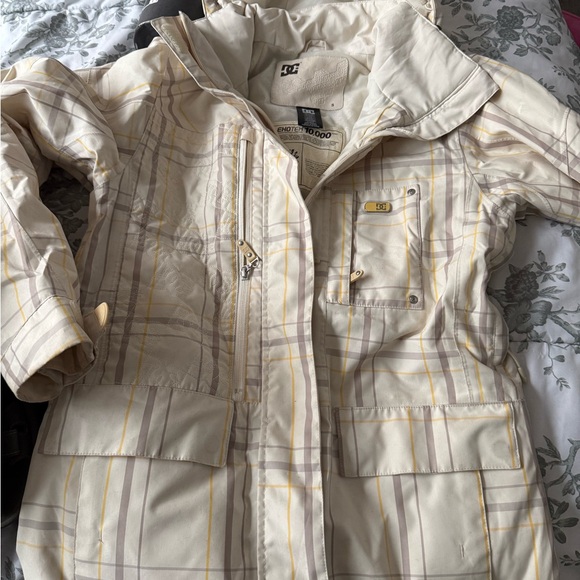 DC | Jackets & Coats | Dc Cream Jacket With Subtle Patterns | Poshmark